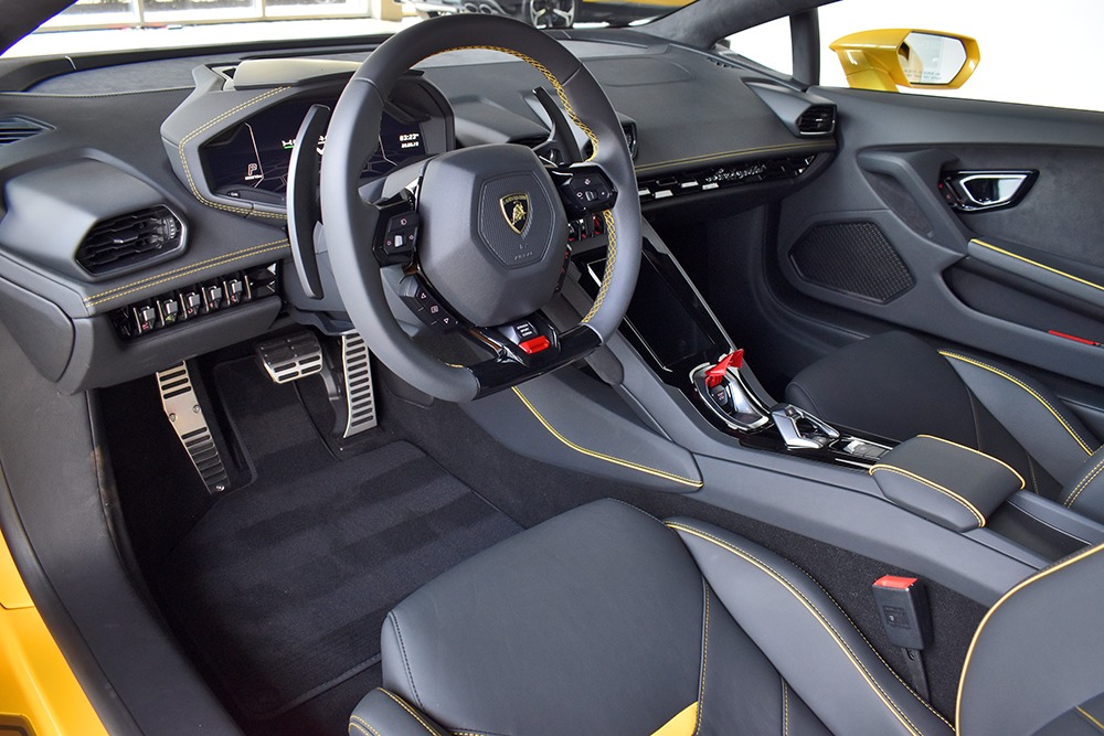 Interior Da Van Lamborghini Experience Dubai In A Lamborghini